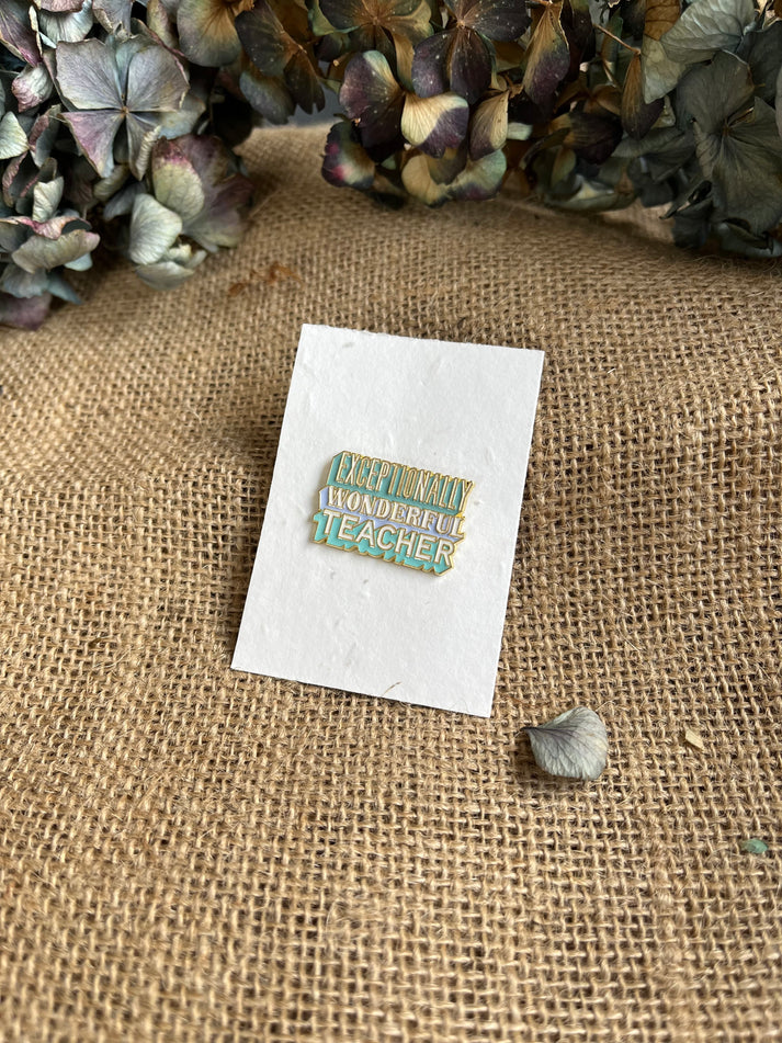 Enamel Pin / BadgeEnamel Pin - Life Is short, So Am IPlayful, and bol ...